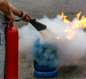 Four Steps to Use a Fire Extinguisher Safely | Safelincs