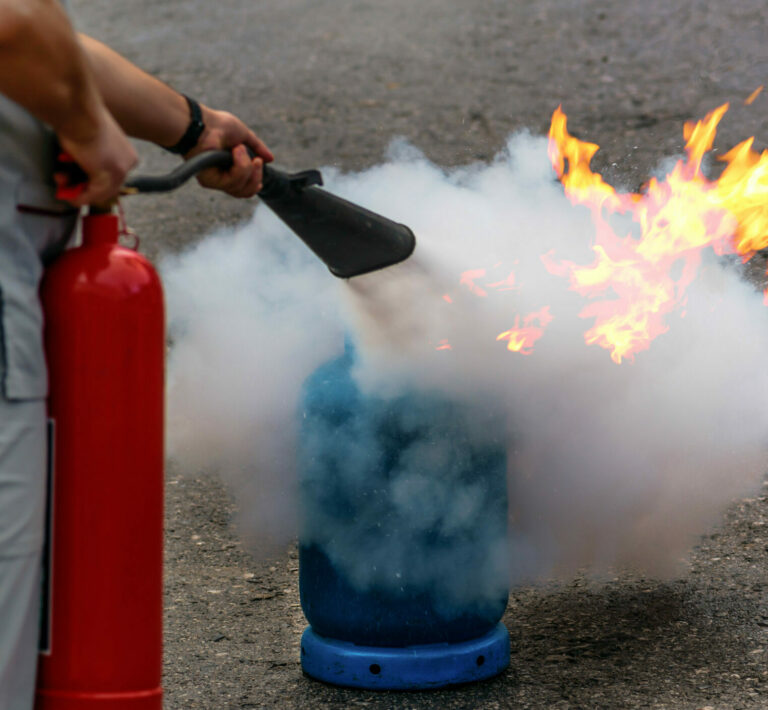 Four Steps to Use a Fire Extinguisher Safely | Safelincs